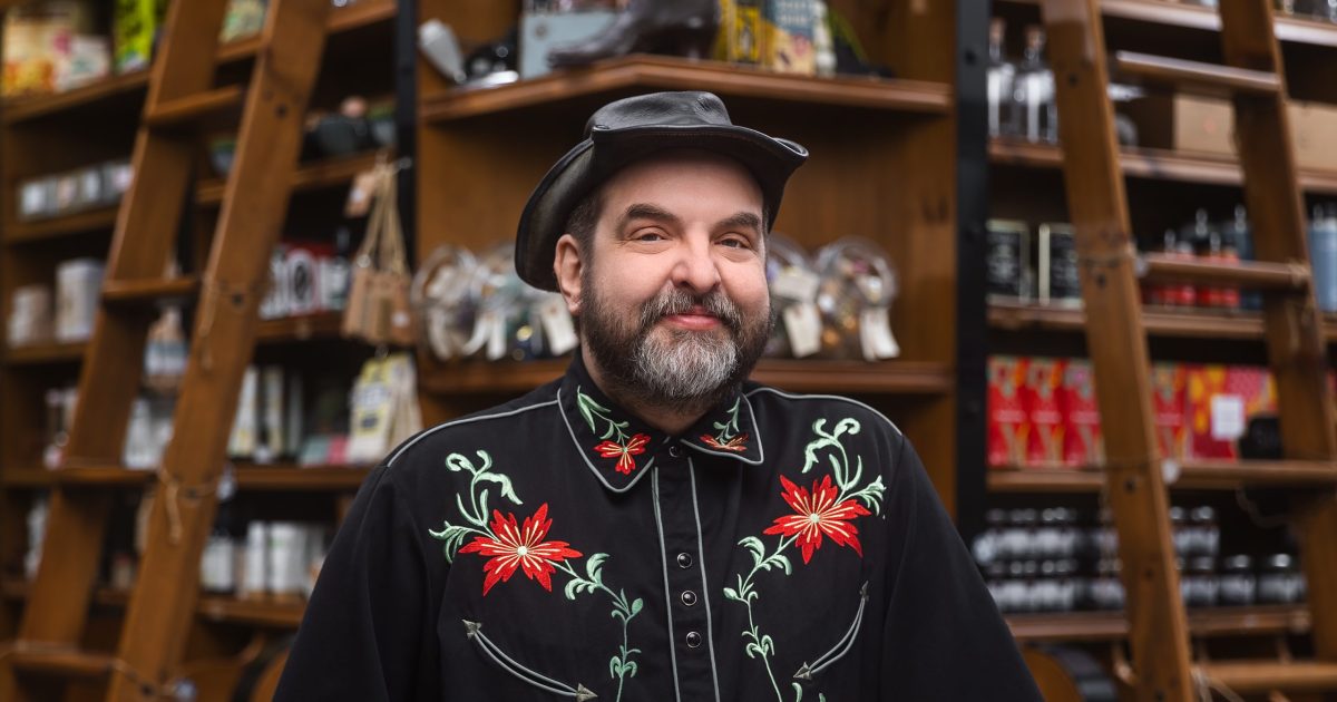 MC Gilles, fier ambassadeur des arts et de la culture d’ici – DICI